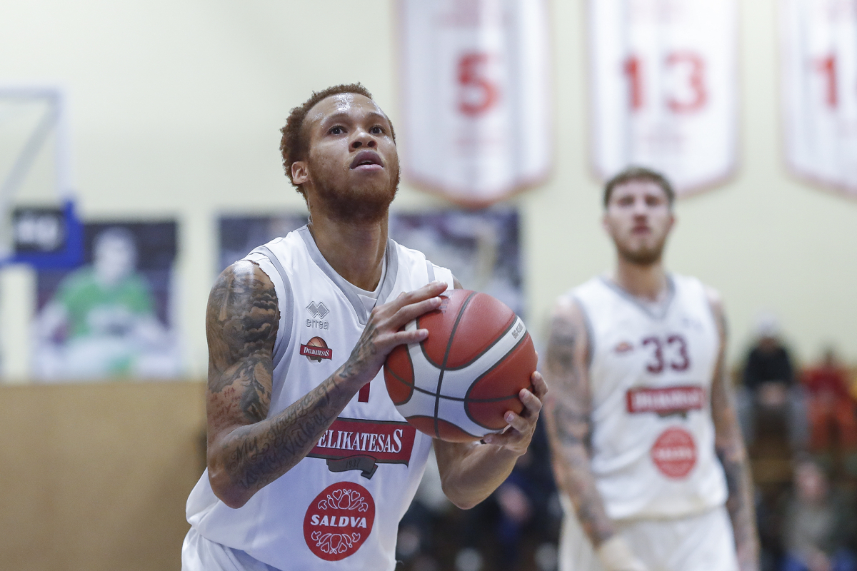 Neįtikėtinas sugrįžimas – Hutchinsono tritaškis su pražanga išplėšė ...